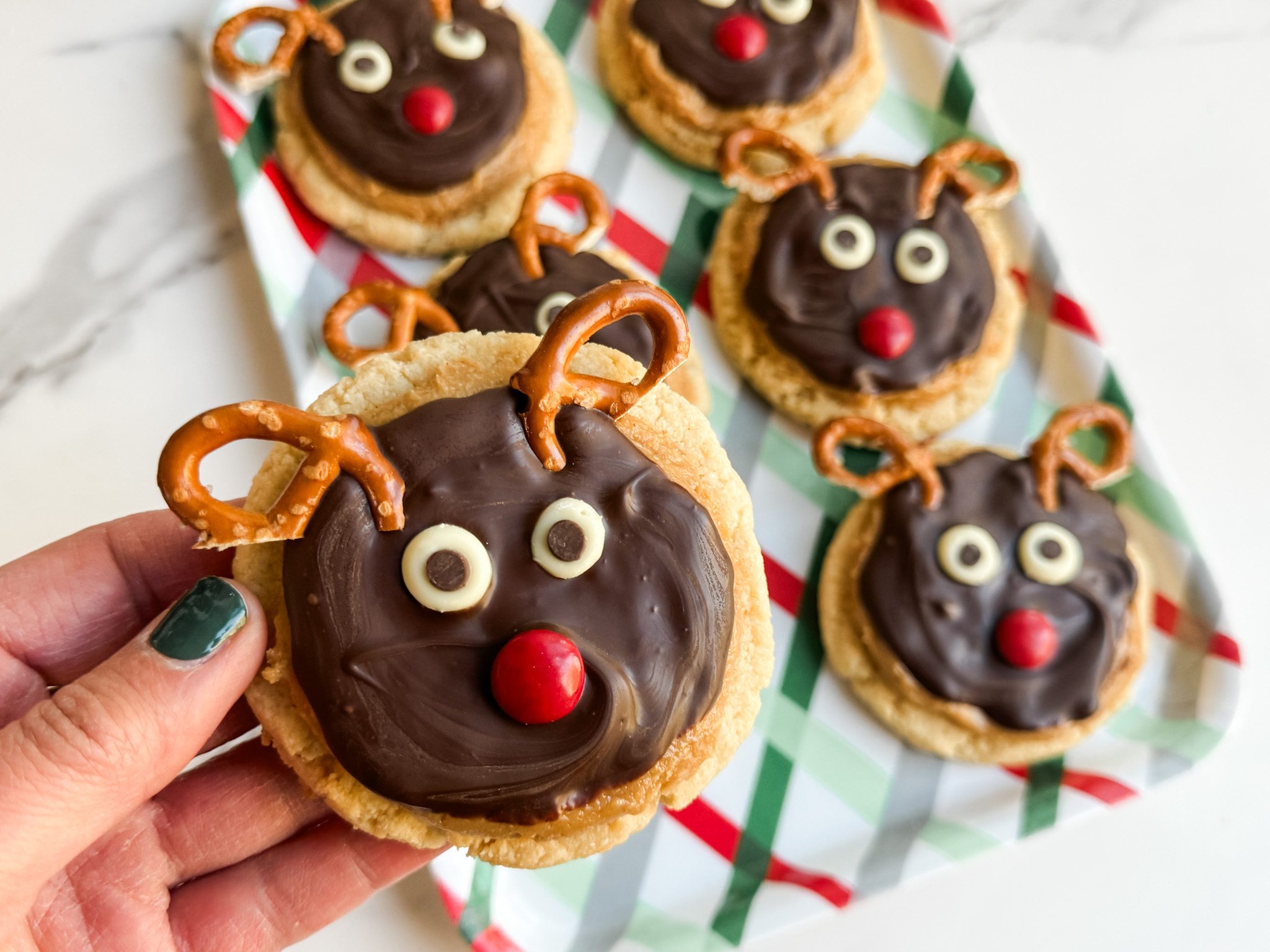 Festive Reindeer Twix Cookies – A Fun Holiday Treat with a Healthy ...